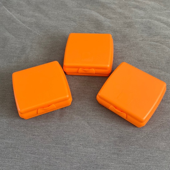 Tupperware | Kitchen | Tupperware Sandwich Keeper Clam Shell Style Set ...